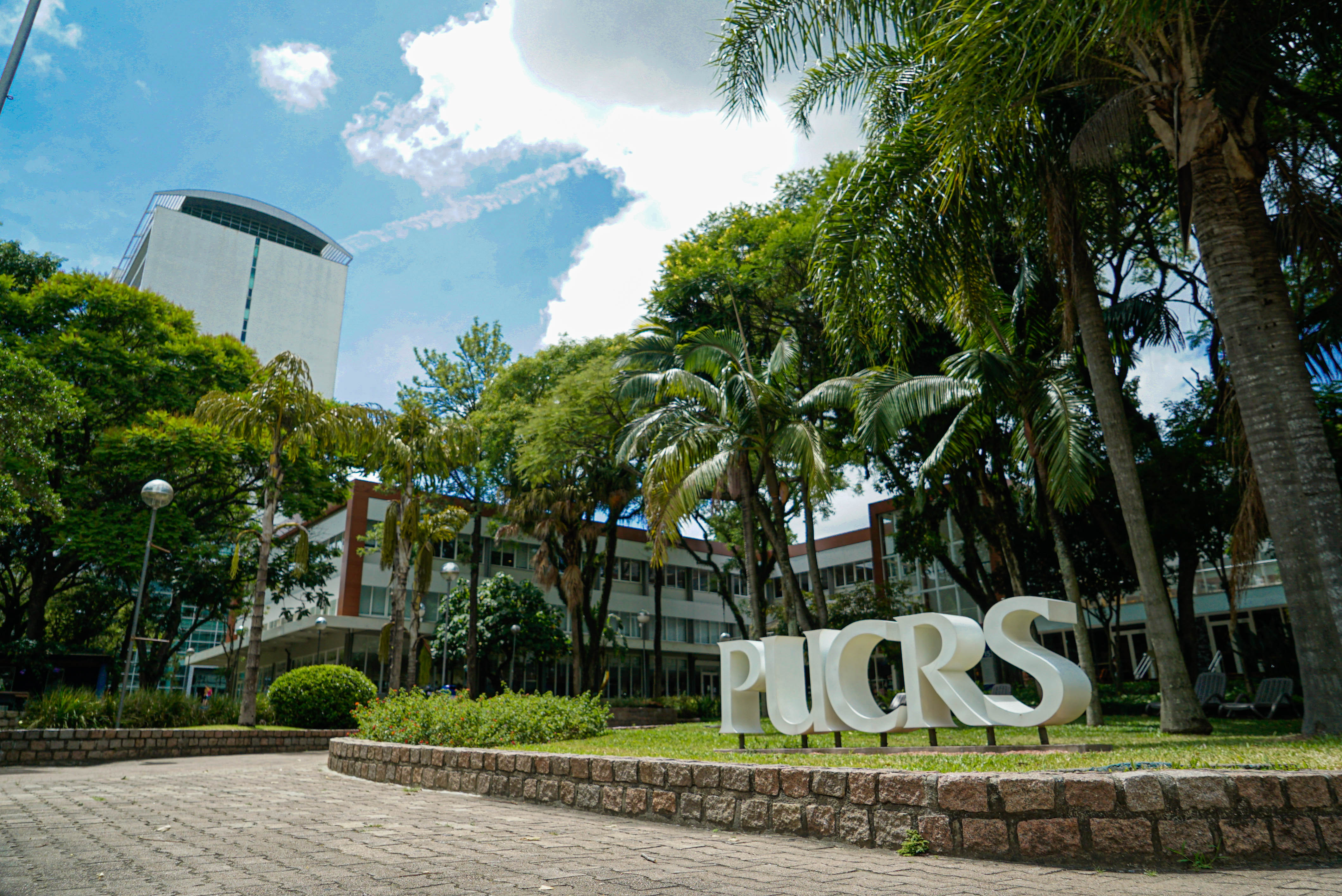 PUCRS Online | Originalidade, conhecimento e relações duradouras